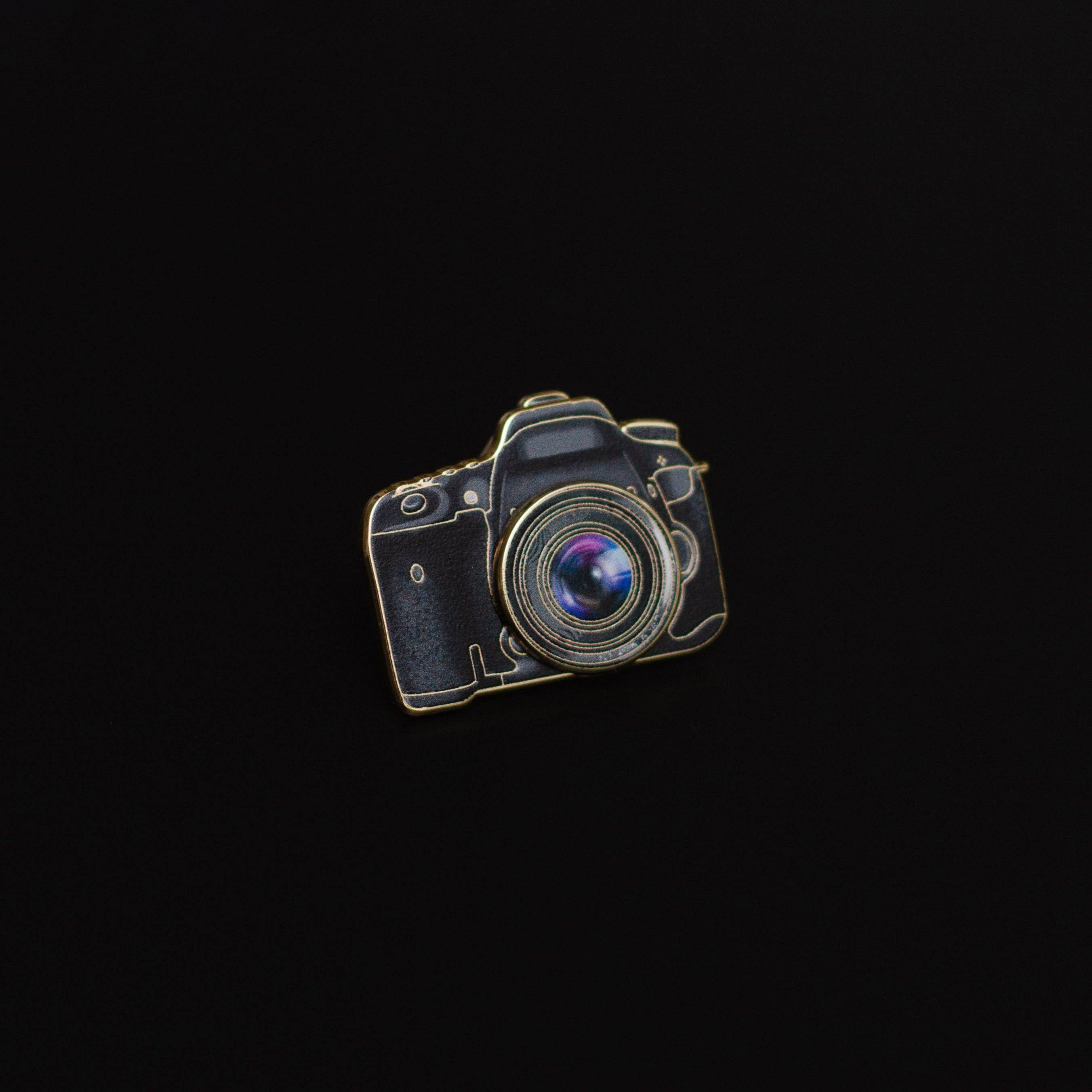 DSLR Camera Interactive Enamel Pin – Arkansas Museum of Fine Arts Store